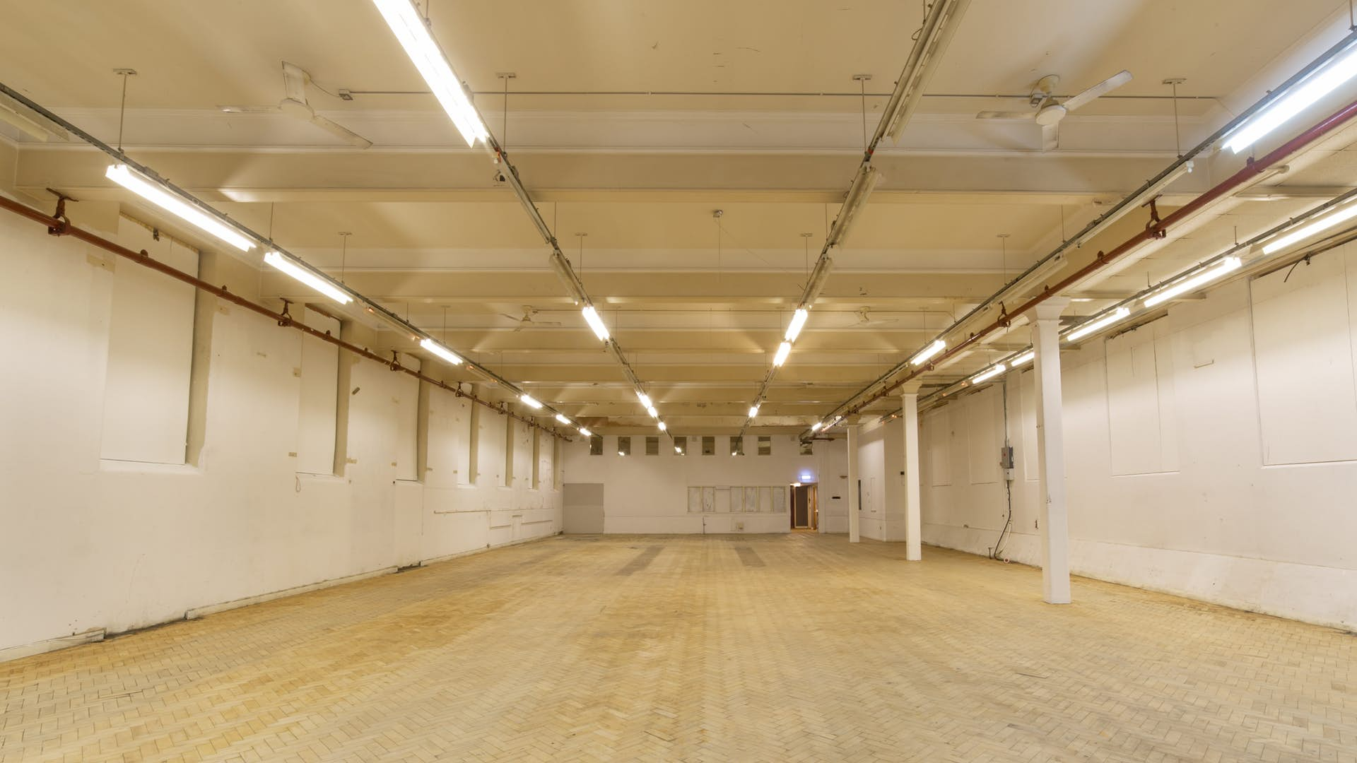 Alquila Spacious Warehouse for Different Initiatives para en London