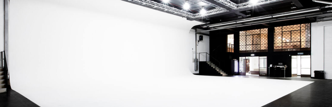 Rent space Large and white column-free studio in London