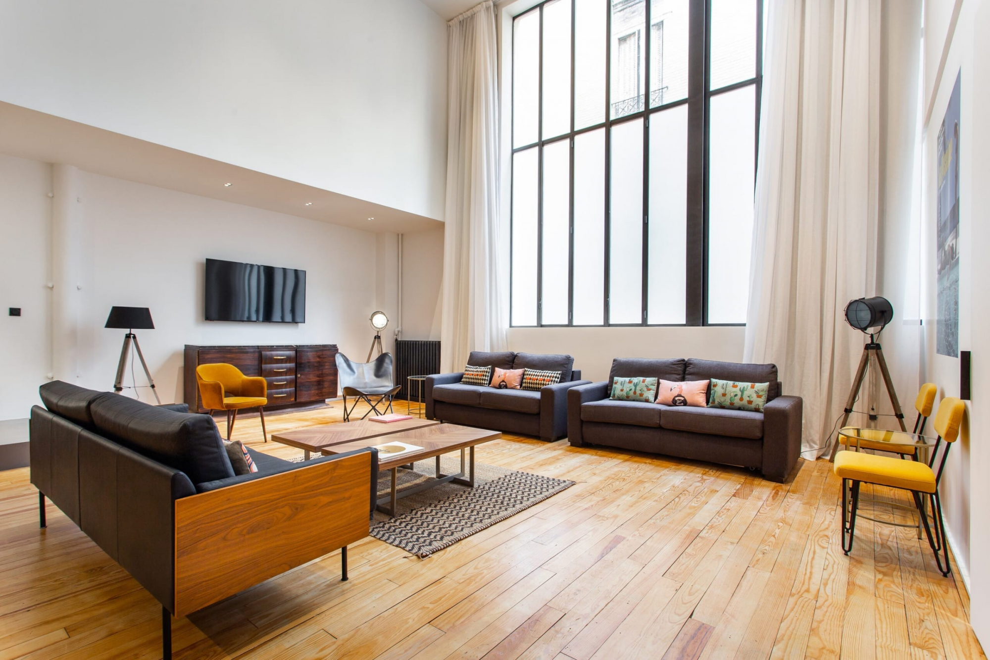 Rent space Amazing Loft for productions in Pigalle in Paris